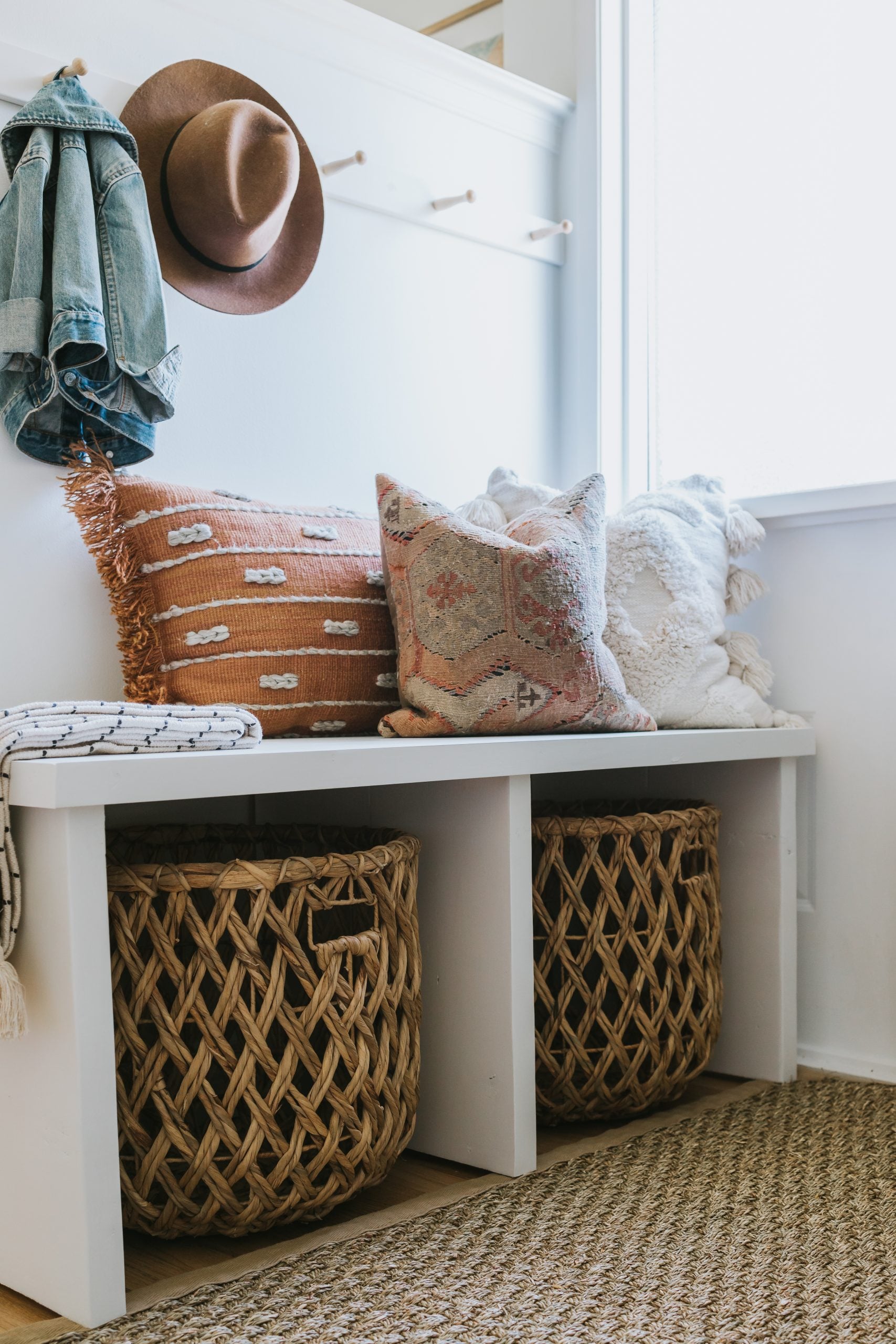 Entryway Bench With Storage: Practical Ideas for Organizing Your Foyer
